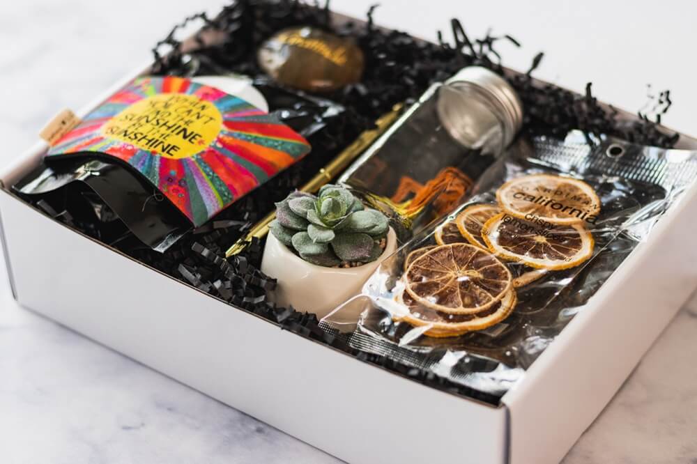 What’s in a Golden Hello Box – Golden Hello Company